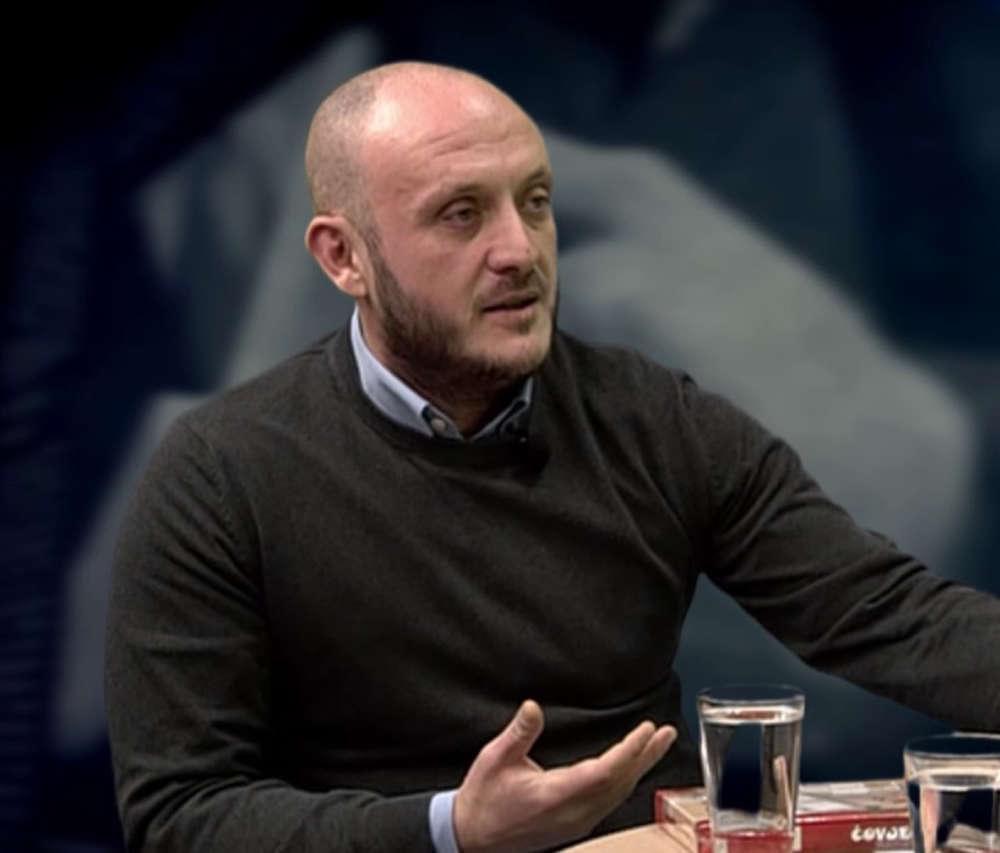 Mario, Croazia. Ha pubblicato